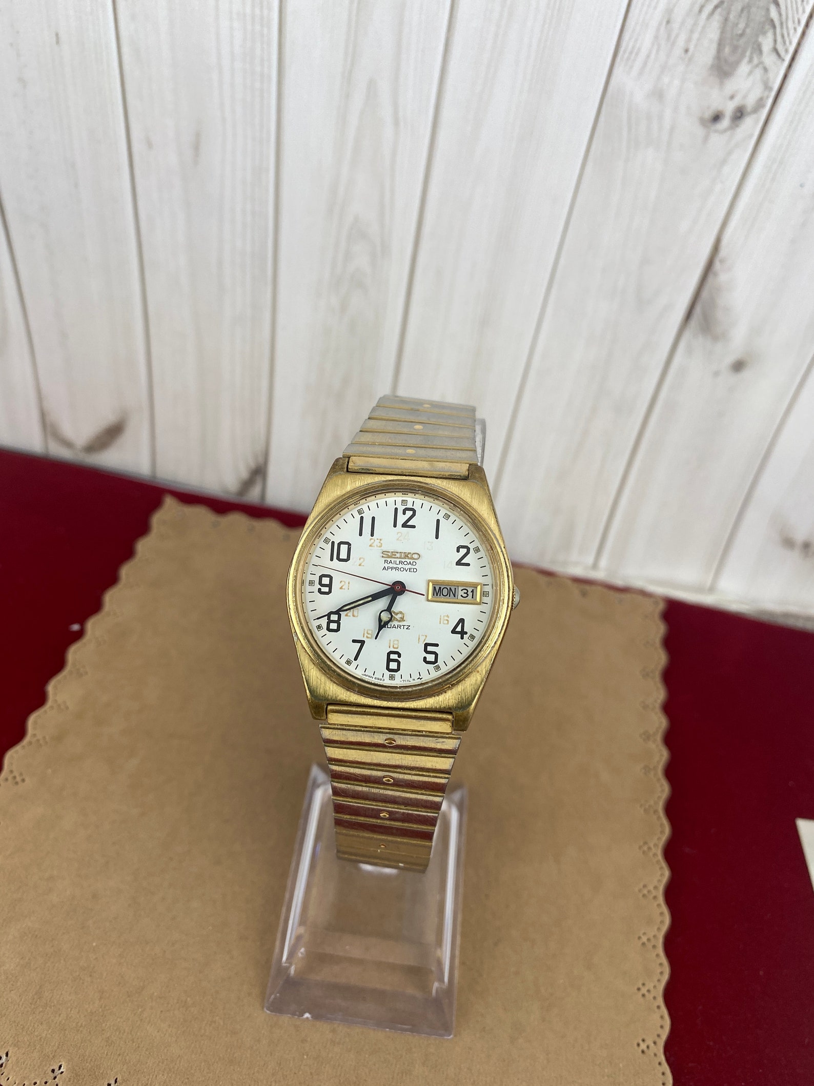 Vintage Seiko Railroad Approved Quartz Watch in Working and in Good Condition Gold 6923-7039 ...