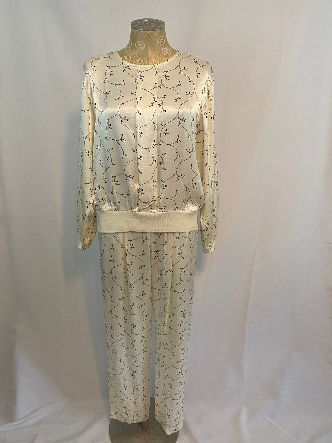 Vintage 1990s/2000s Justin B. Jones Cream Loungewear, Size 10 Top/size ...