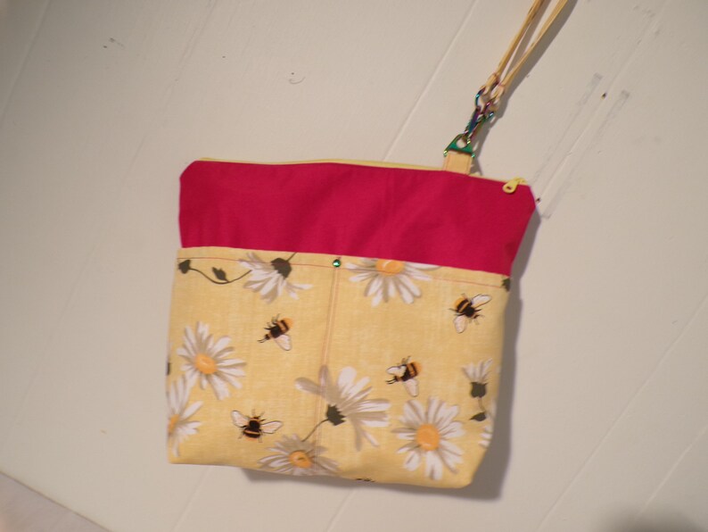 Yellow Bee Knitting Project Bag: Wristlet Zipper Pouch Bag - Etsy