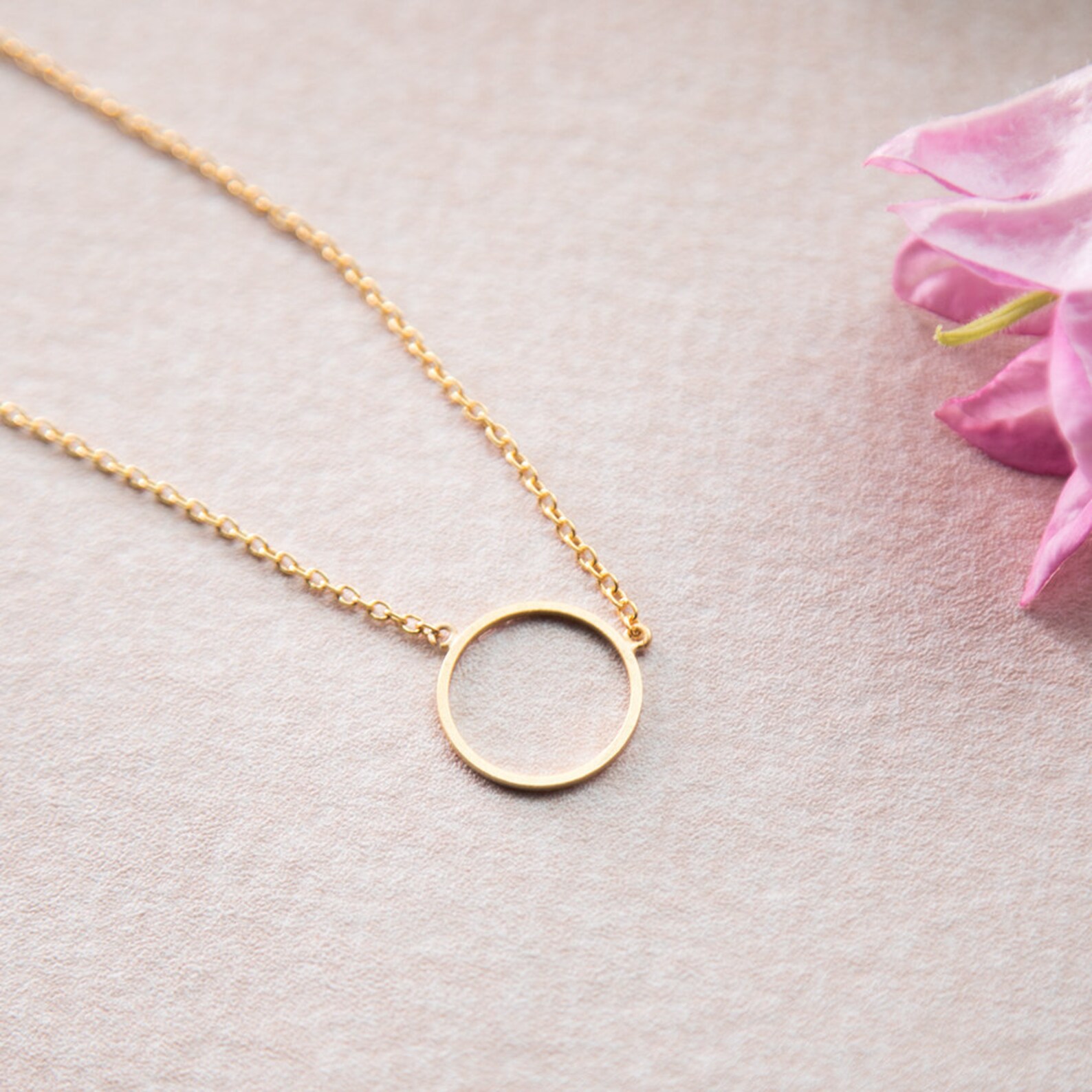 Goldene Kette Mit Kreis