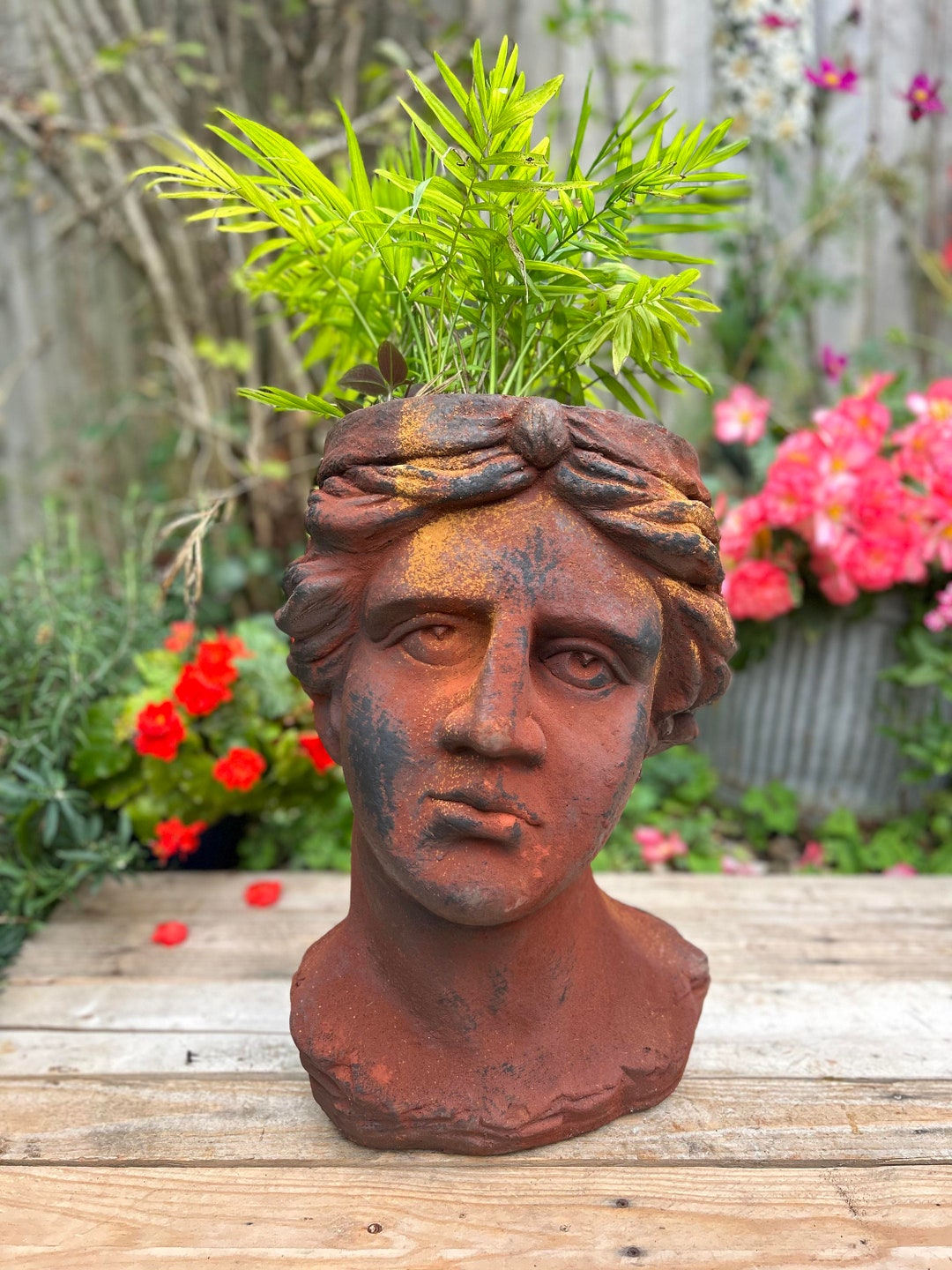 Quirky Roman Style Julius Ceasar Rúst Style Metal Outdoor Planter ...