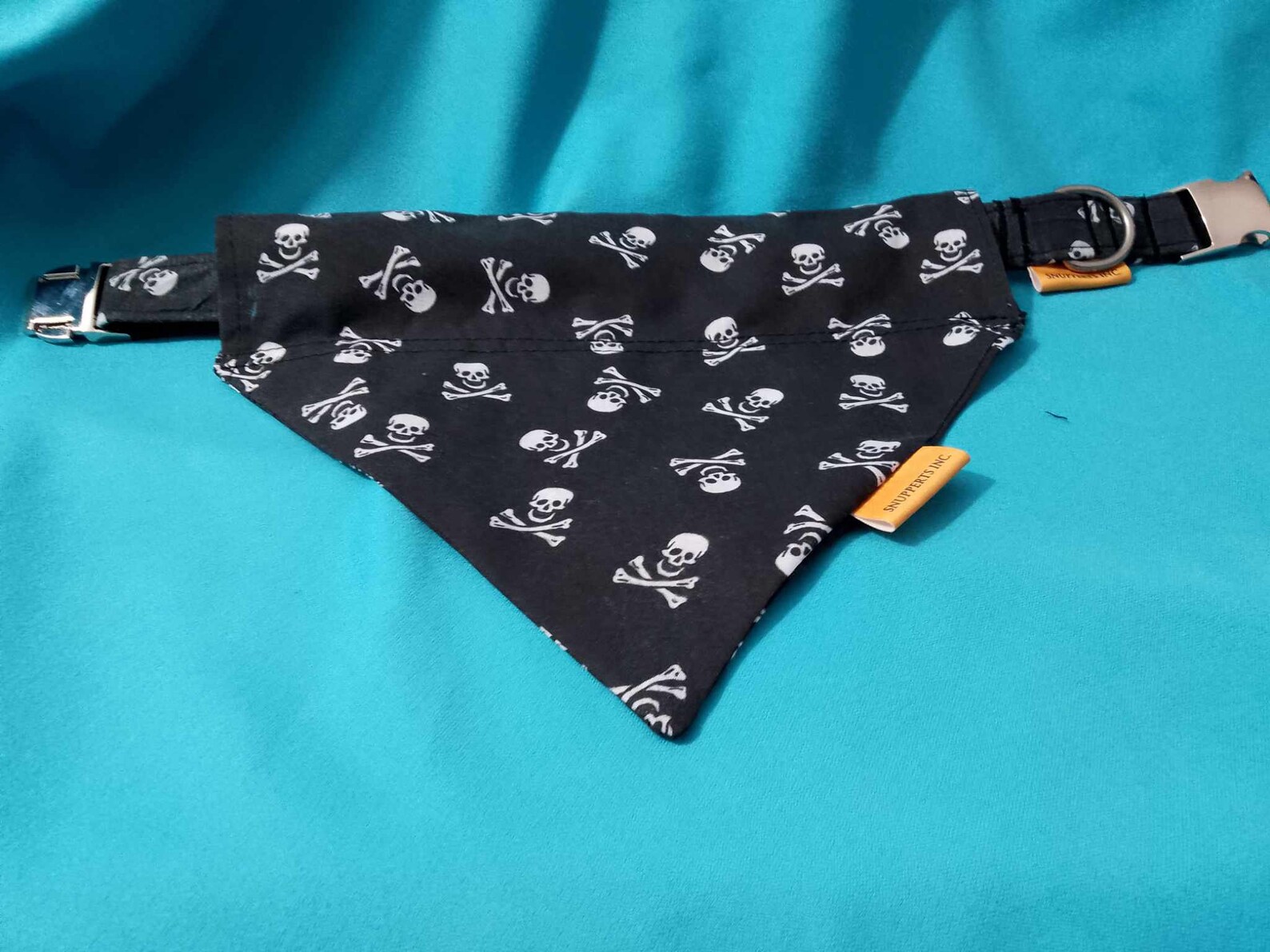 Collar & Bandana Set Skull and Crossbones Small 13 - 18 Inch 33 - 46 Cm ...