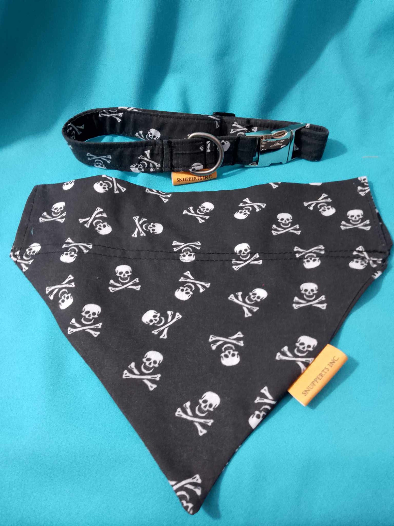Collar & Bandana Set Skull and Crossbones Small 13 - 18 Inch 33 - 46 Cm ...