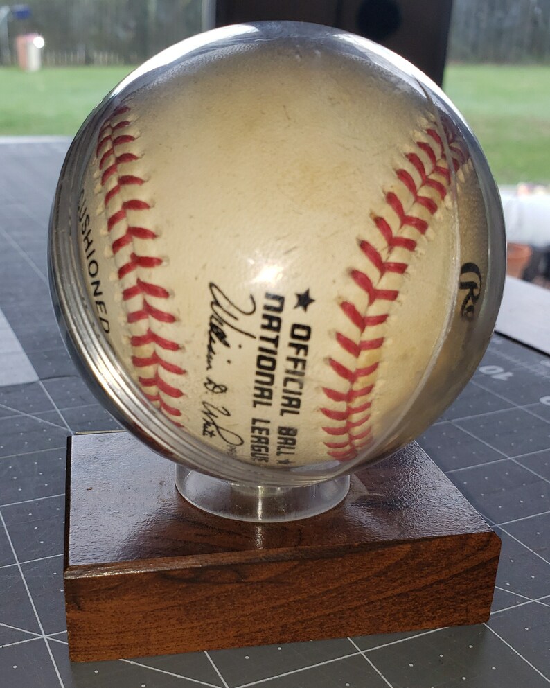 Vintage Hank Aaron Autographed Signed Baseball in Display Stand FREE ...