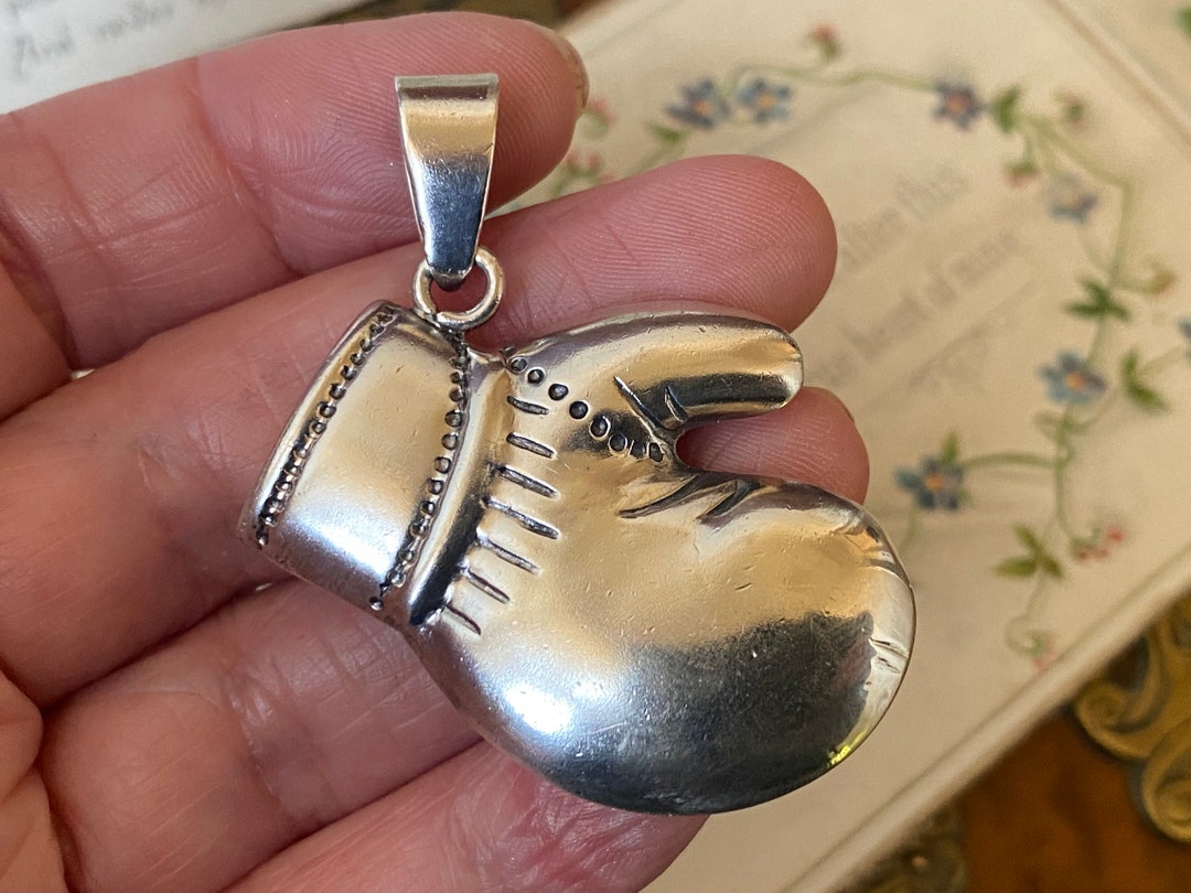 Unusual Large Vintage Sterling Silver Boxing Glove Necklace Pendant ( 4 ...