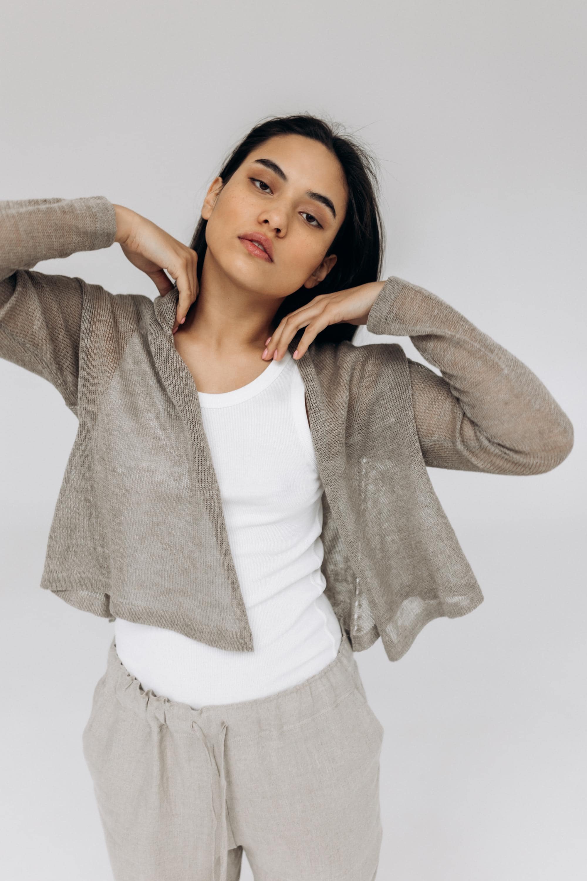 Cardigã leve de linho marrom tricotado para o verão, Cardigã aberto na ...