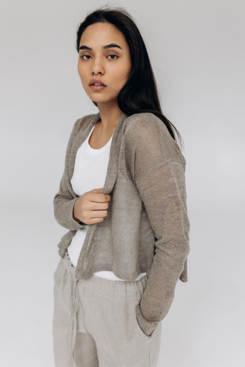 Cardigã leve de linho marrom tricotado para o verão, Cardigã aberto na ...