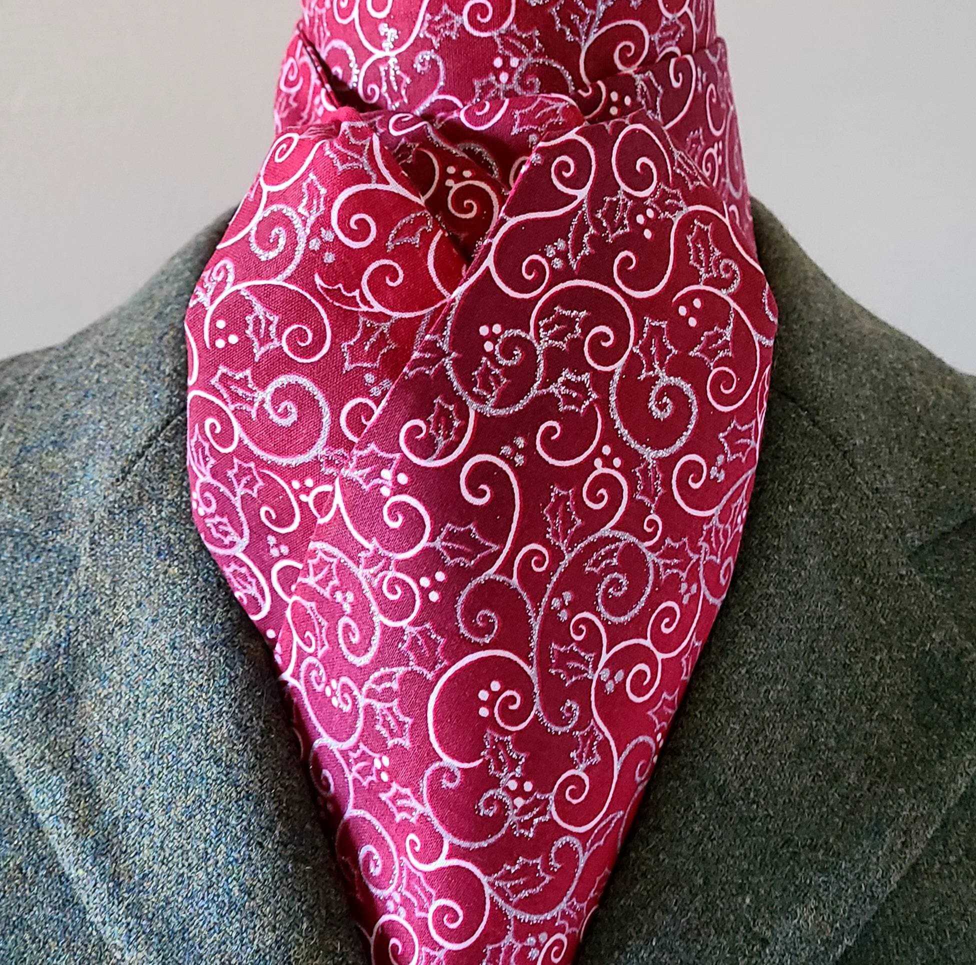 TRADITIONAL Shaped Stock Tie, Holiday Holly - Etsy