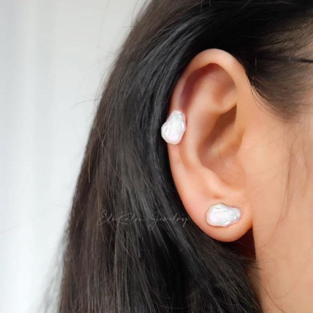 14K Gold Baroque Pearl Earrings: Conch Helix Cartilage Screwback - Etsy