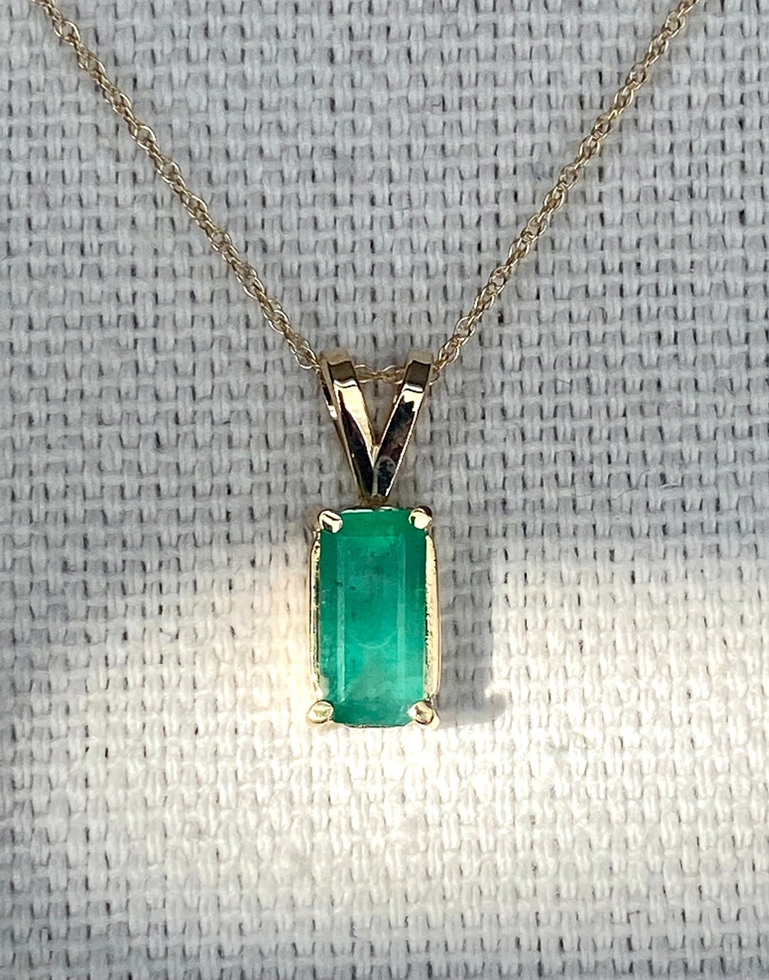 1 Carats Colombian Natural Emerald Pendant , 18k Gold, Chain Include - Etsy