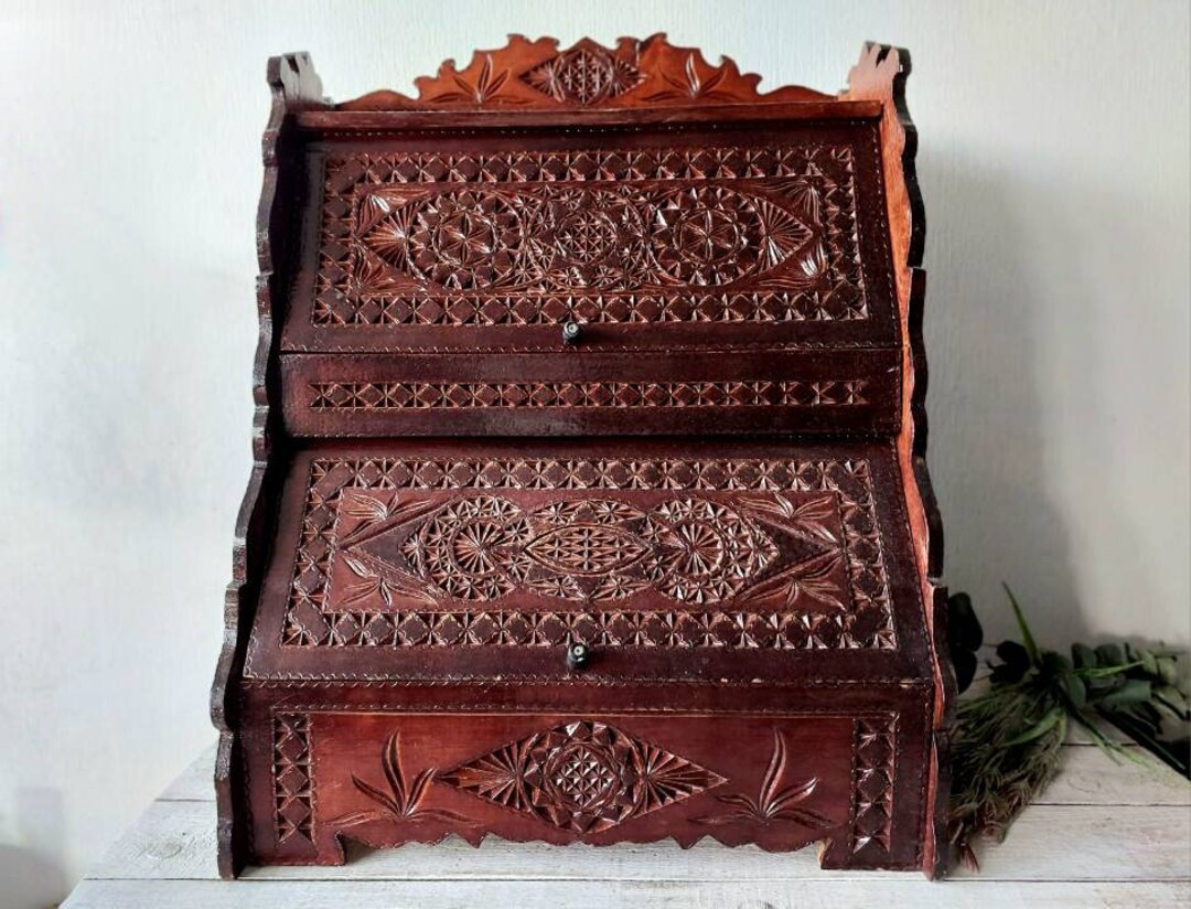 Vintage Carved Wooden Tabletop Spacious Bread Box. Large Dark Brown ...