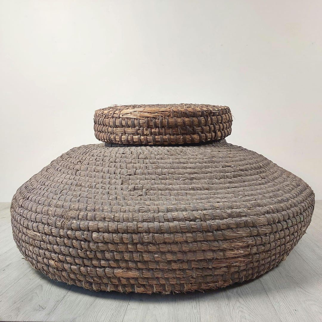 Old Antique Grass Rye Basket With Lid. Vintage Big Grain Storage ...