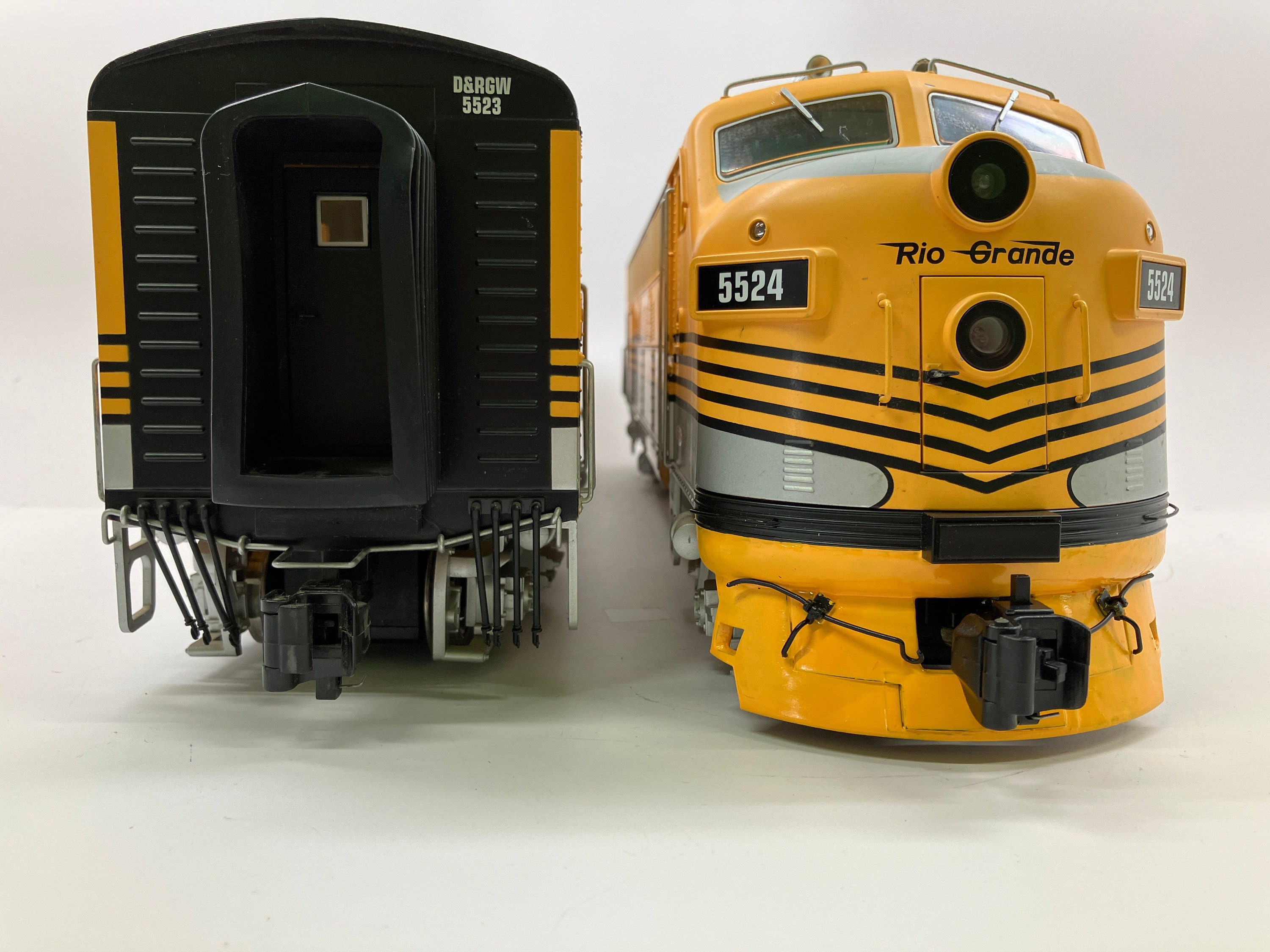 USA Trains R22250 EMD F3 A & B Units 5523/5524 of the Rio Grande ...