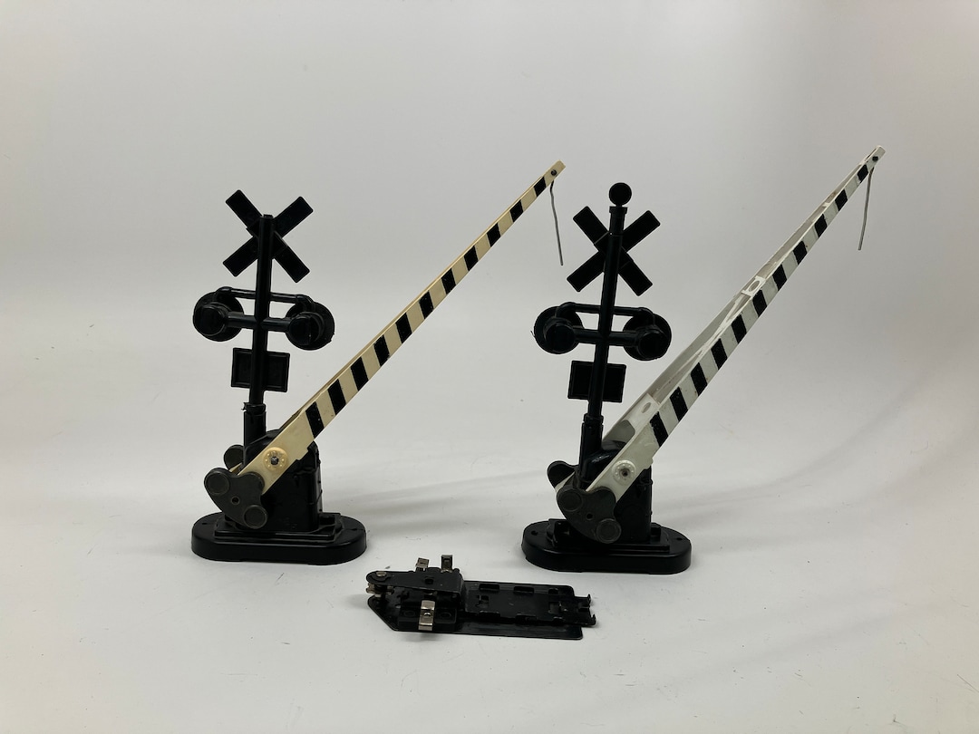 Lionel 262 Set Og O Scale Crossing Gates With 153C Controller Used - Etsy