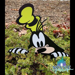 Peeking Daisy Duck, Donald Duck, or Goofy Peeker Peek-a-boo Outdoor ...
