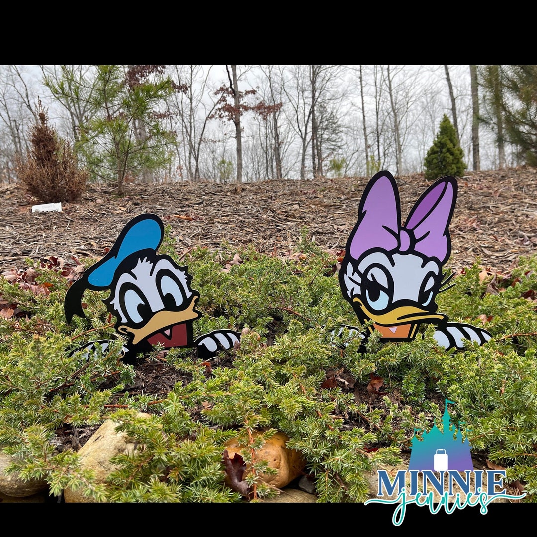 Peeking Daisy Duck, Donald Duck, or Goofy Peeker Peek-a-boo Outdoor ...