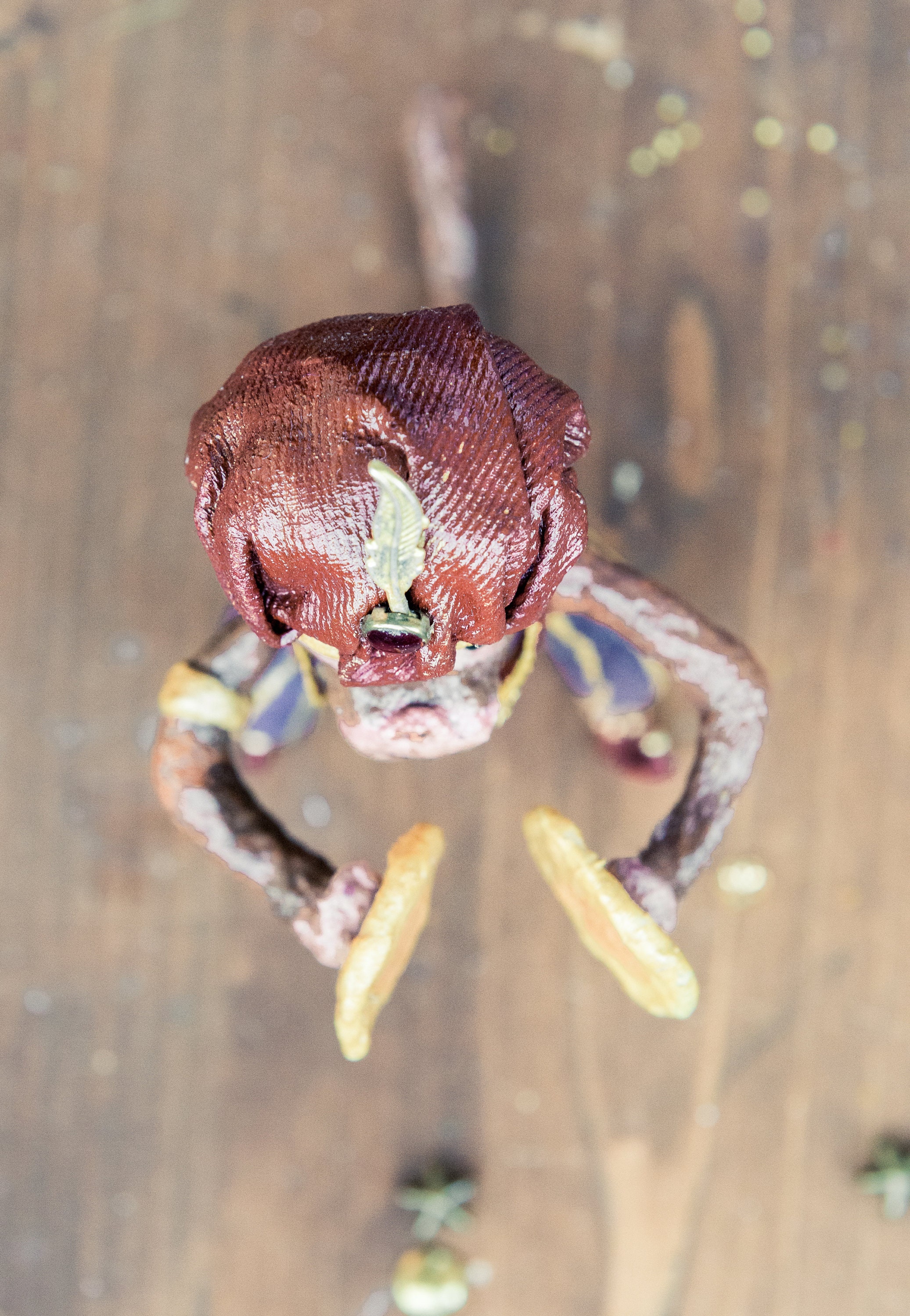 monkey with vintage-inspired plates in cotton yarn