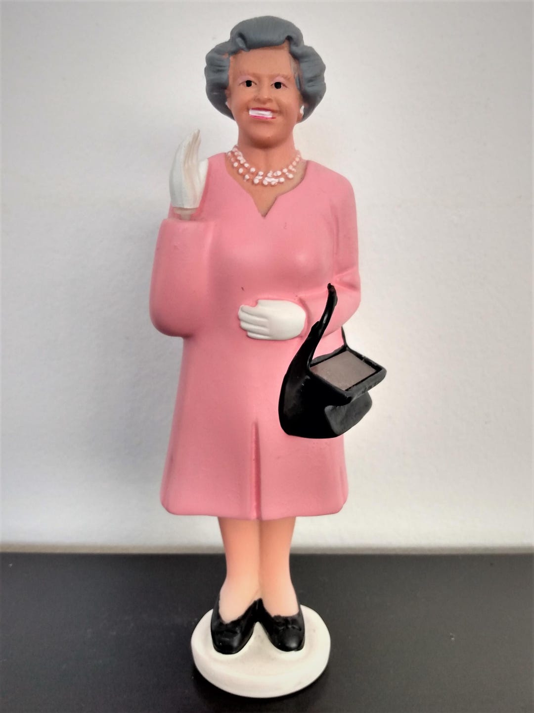 Queen Elizabeth II Figure Solar Powered Waving Pink Dress 6.5 ...