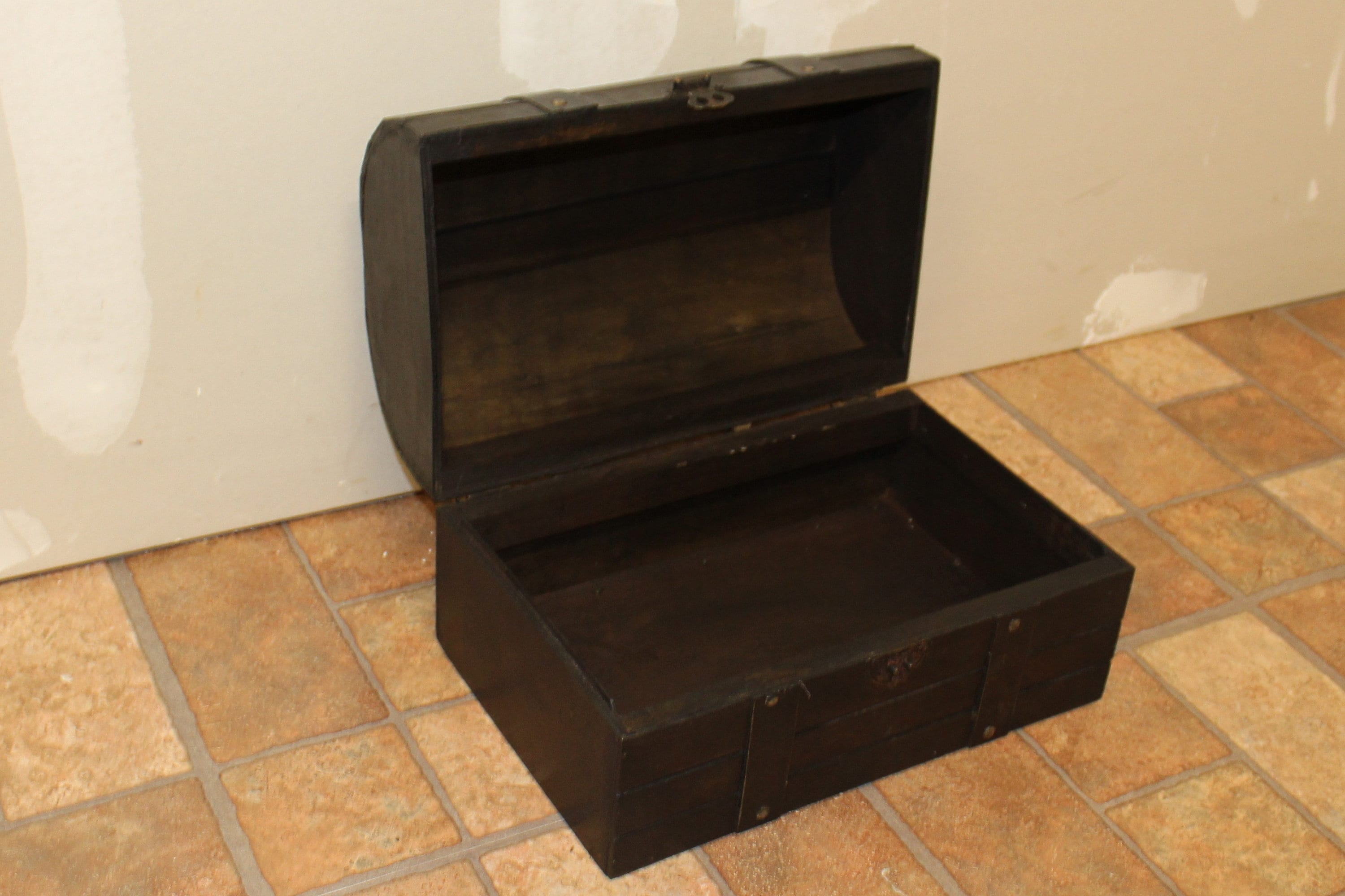 Dark Brown Wooden Round-top Trunk - Etsy.de