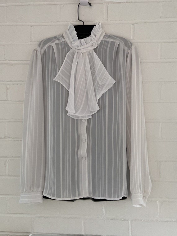 Classic Traditional Old Style 1980-1990 White Ruffle … - Gem