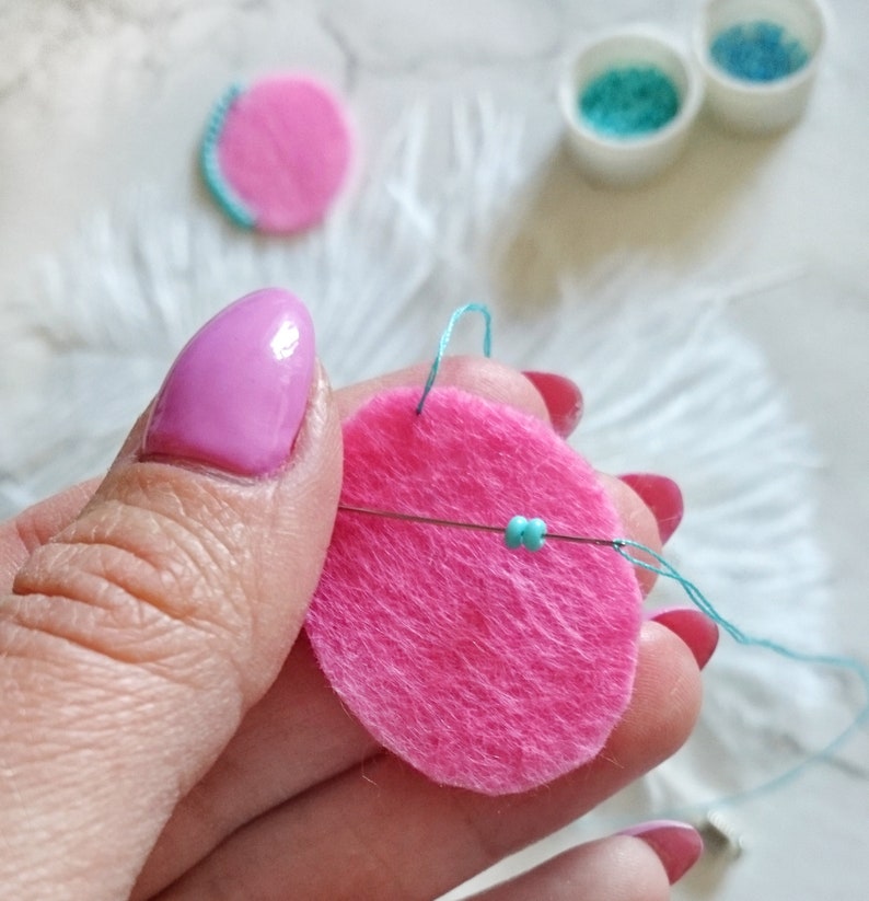 How to Finish Bead Embroidery, Tutorial for Beaded Brooch Edging, Brick ...