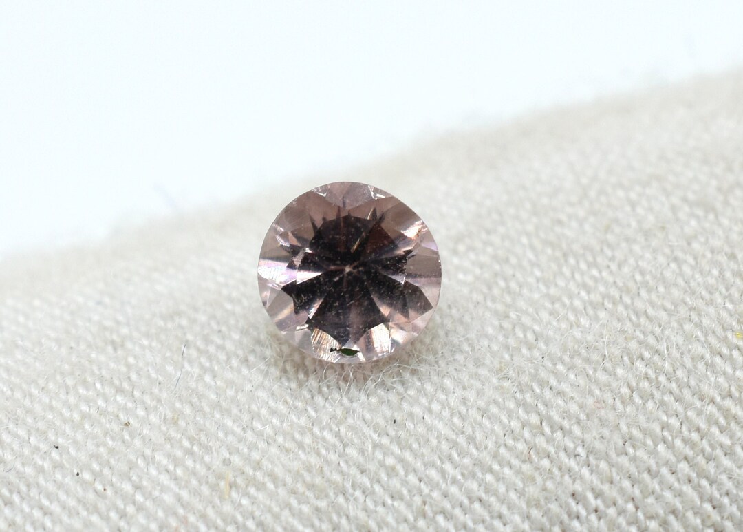 Natural Color Changing Garnet 4 MM Round Garnet Color Changes to Red ...