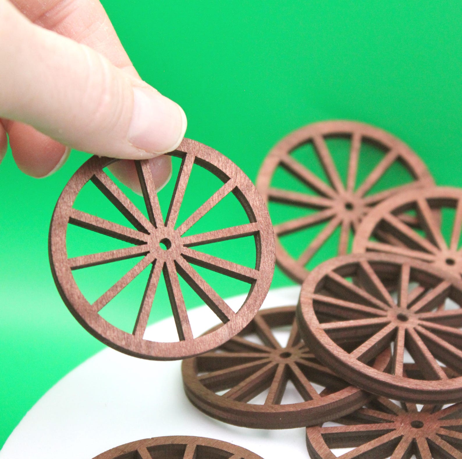 Wagon Wheels 8pk Wood 1:24 Scale 2" Miniatures for Pioneer Historic ...