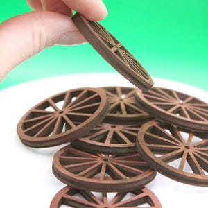Wagon Wheels 8pk Wood 1:24 Scale 2" Miniatures for Pioneer Historic ...