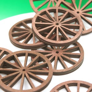 Wagon Wheels 8pk Wood 1:24 Scale 2" Miniatures for Pioneer Historic ...