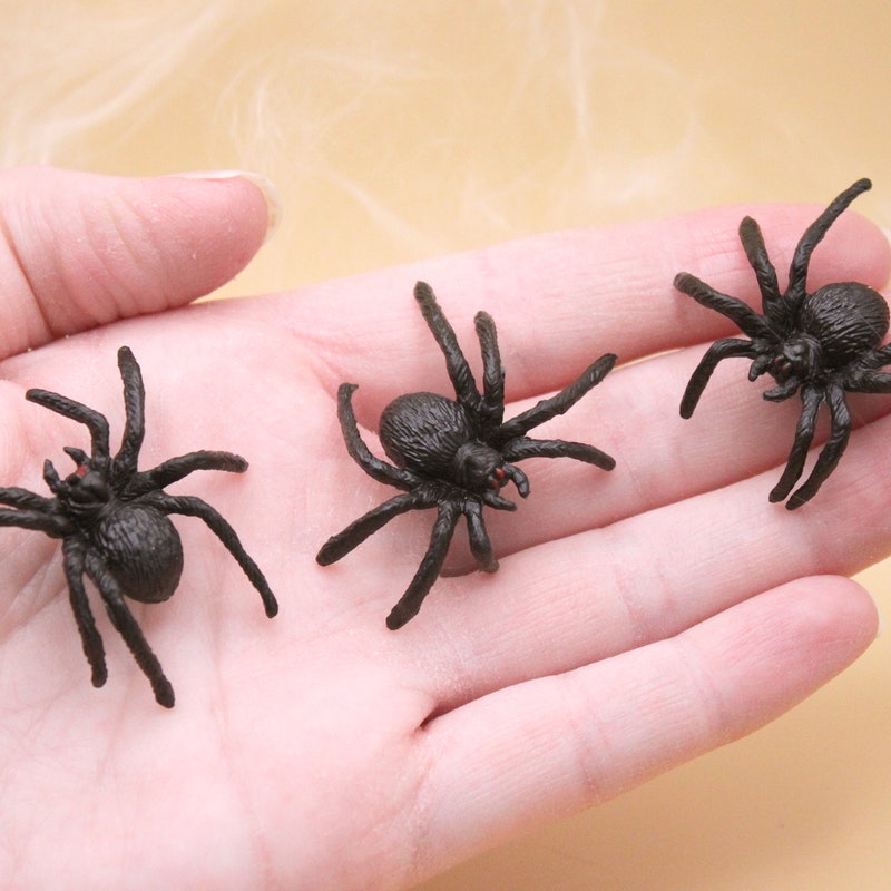 Realistic Fake Spiders Prank - Etsy