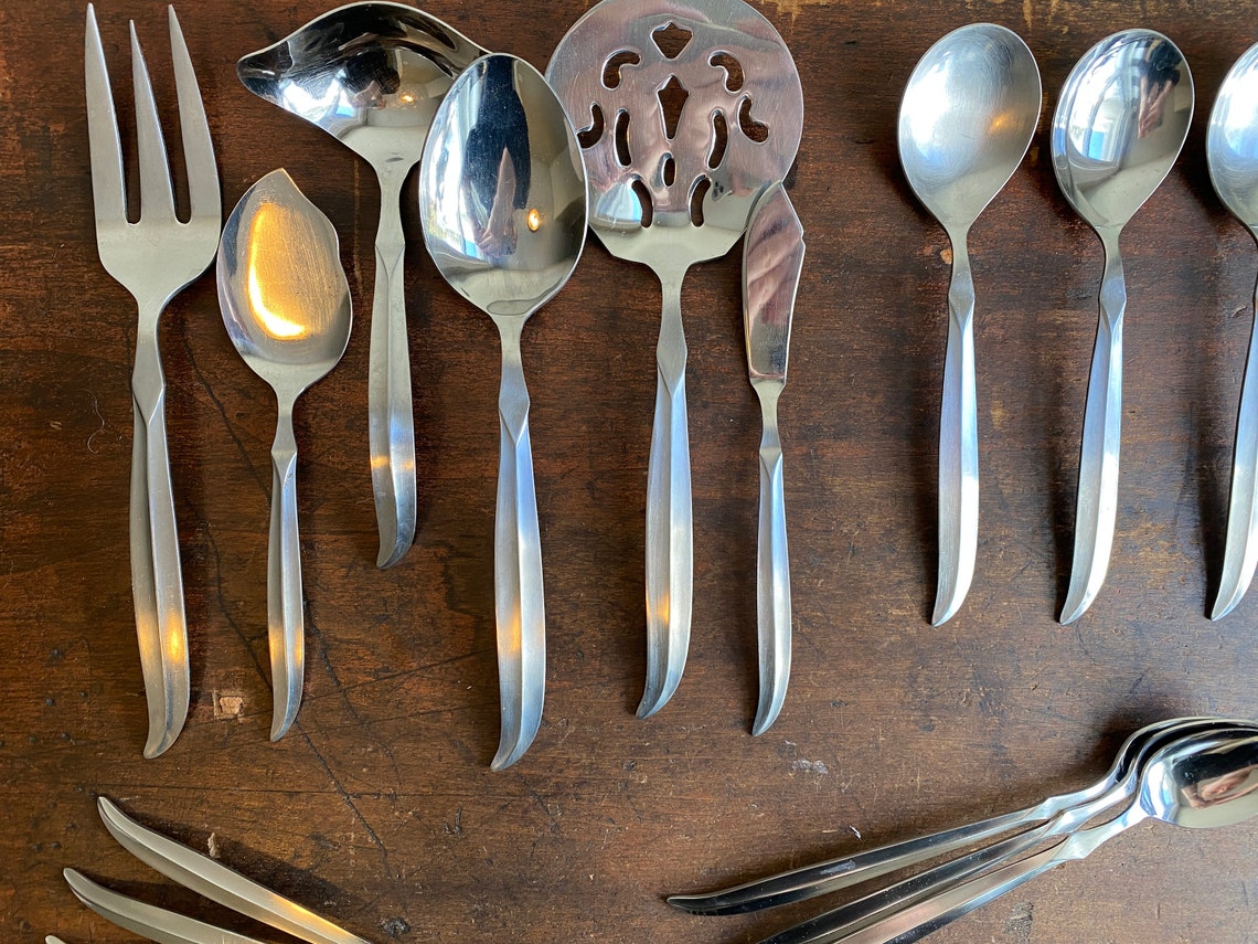 Mid Century Modern Flatwarenull