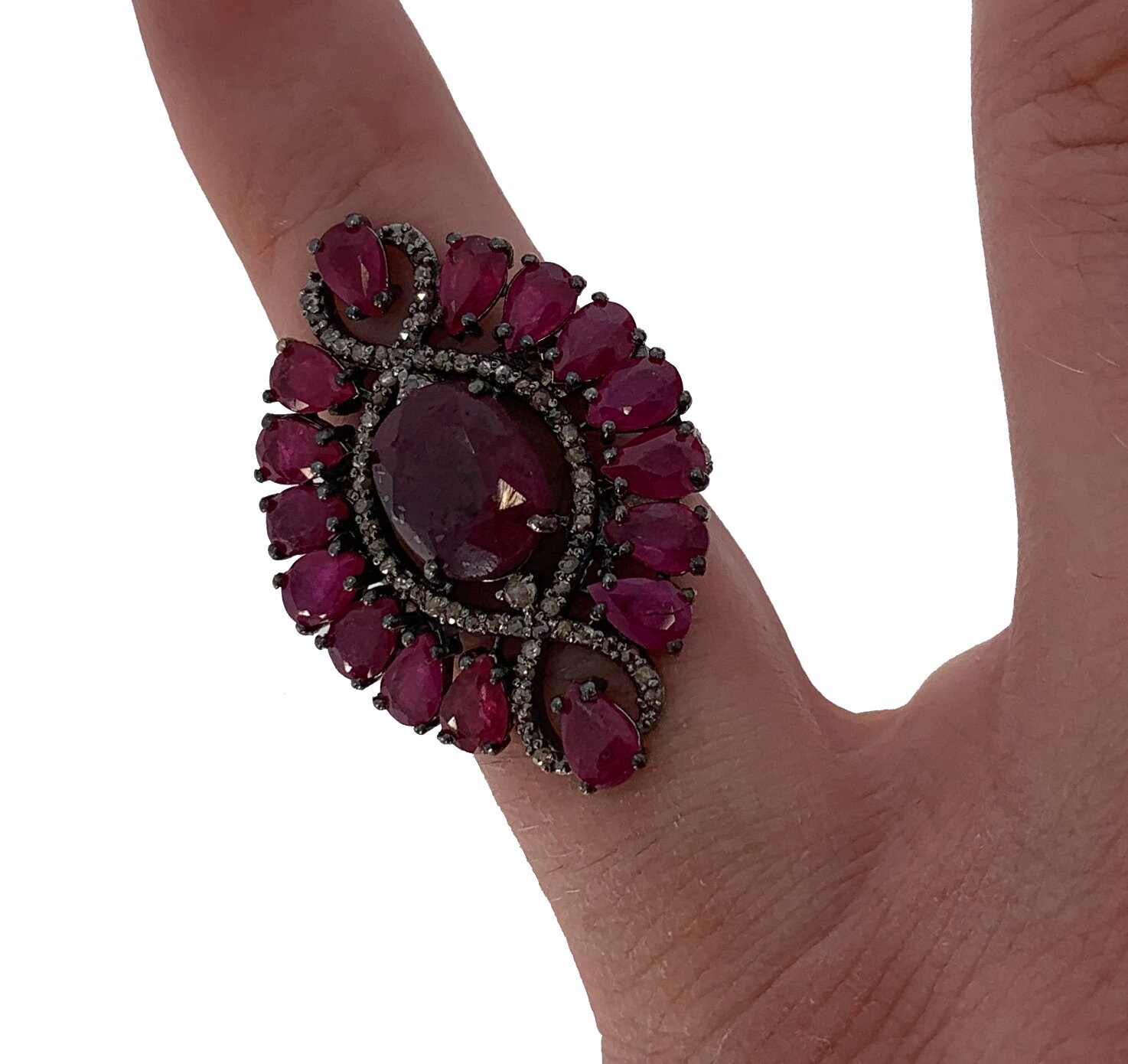 Seltener antiker Ring Dieser handgefertigte Silberring ist mit 122 ...