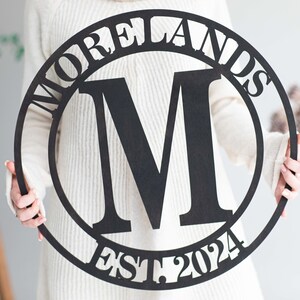 Wooden Last Name Sign, Circle Wedding Name Sign, Monogram Sign Wall ...