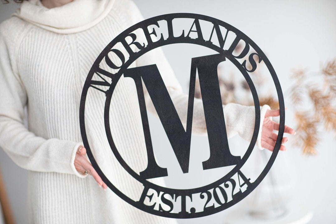 Wooden Last Name Sign, Circle Wedding Name Sign, Monogram Sign Wall ...