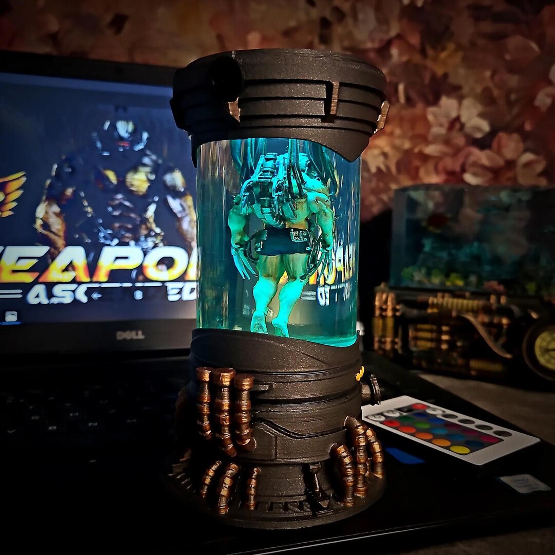 WOLVERINE Chamber Incubator, Hero Custom Resin Lamp, Creations Art ...