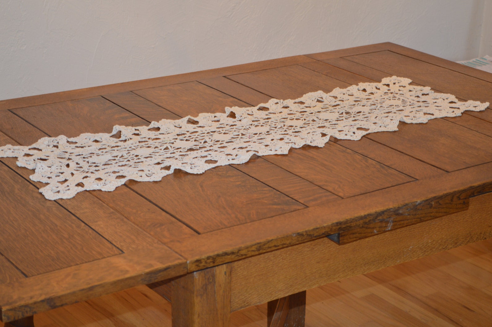 Vintage Lace Table Runnerflower/daisy Design Table - Etsy