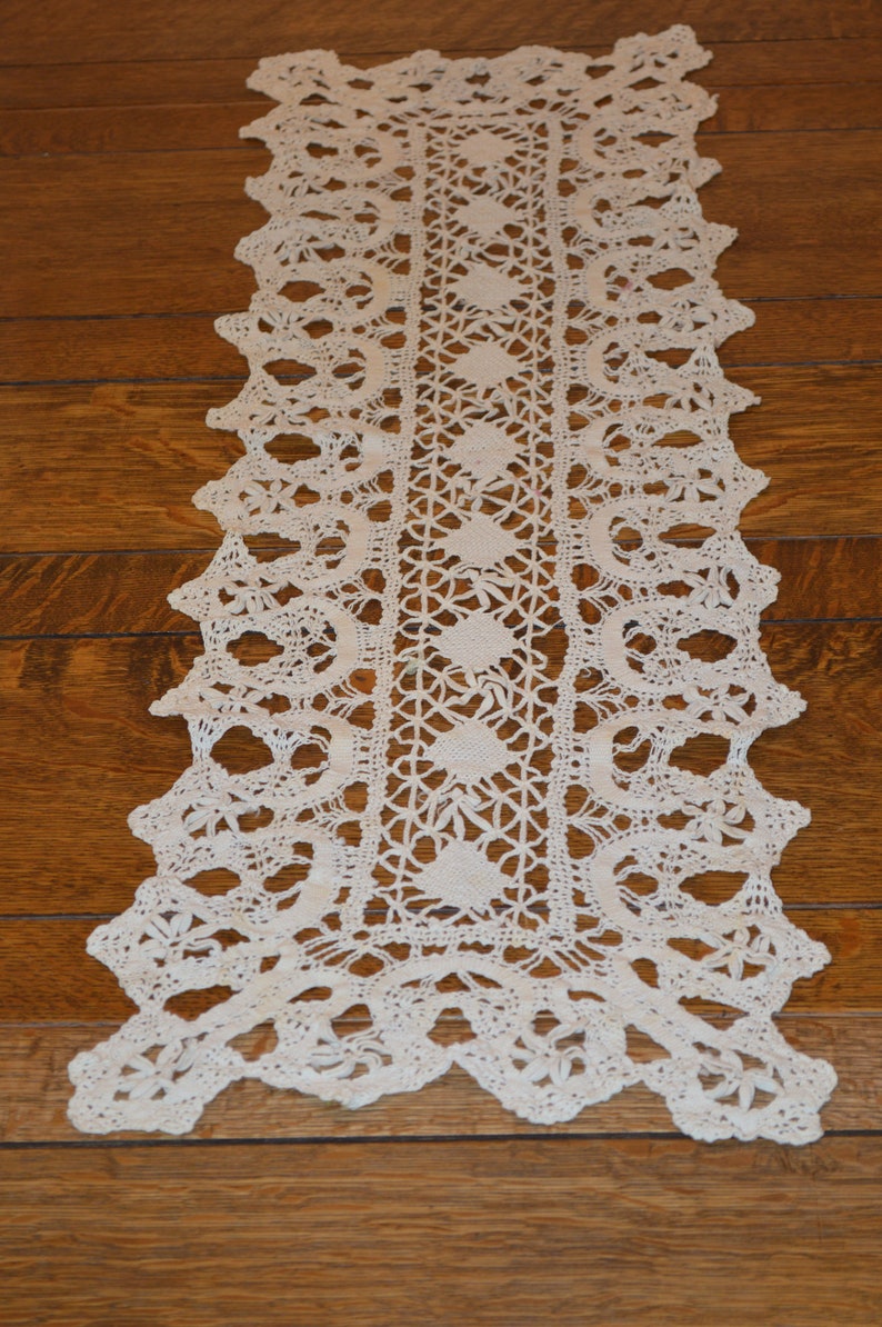 Vintage Lace Table Runnerflower/daisy Design Table Runnerivory Color ...