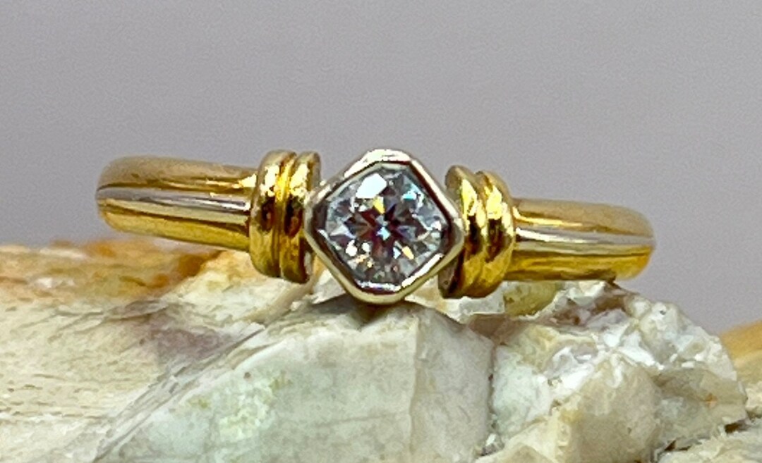 Vintage 18ct Gold Diamond Solitaire Contemporary Compass Setting Old ...