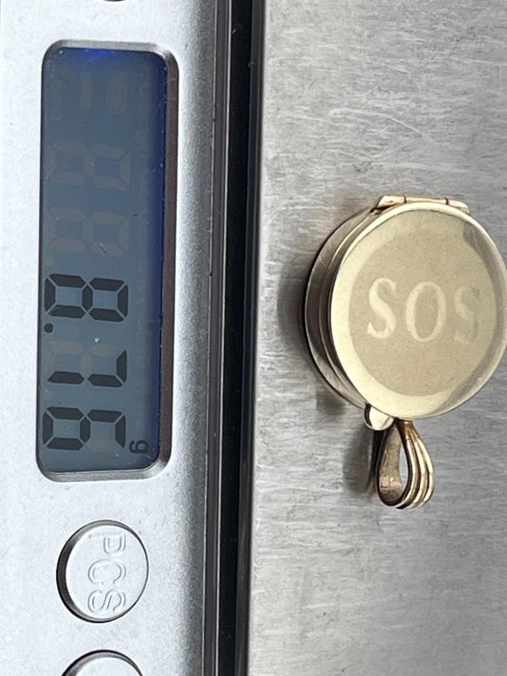 SOS 9ct gold hallmarked heavy locket pendant as new - Gem