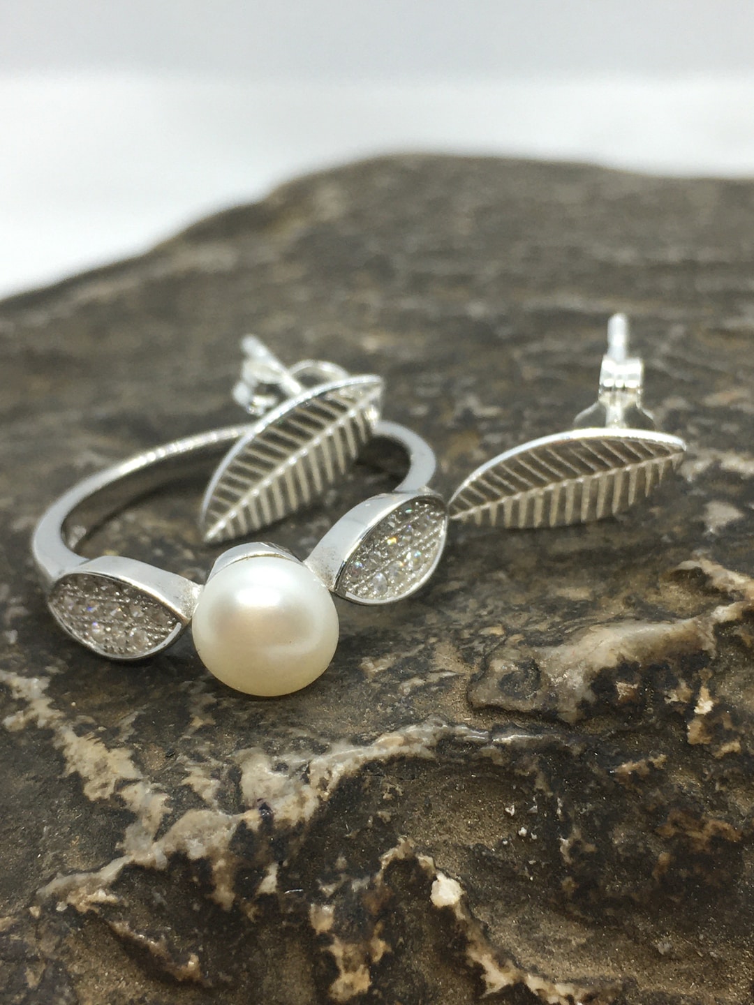 Vintage Silver Pearl Ring Size Ukm USA6 and Pair Silver Leaf Stud ...