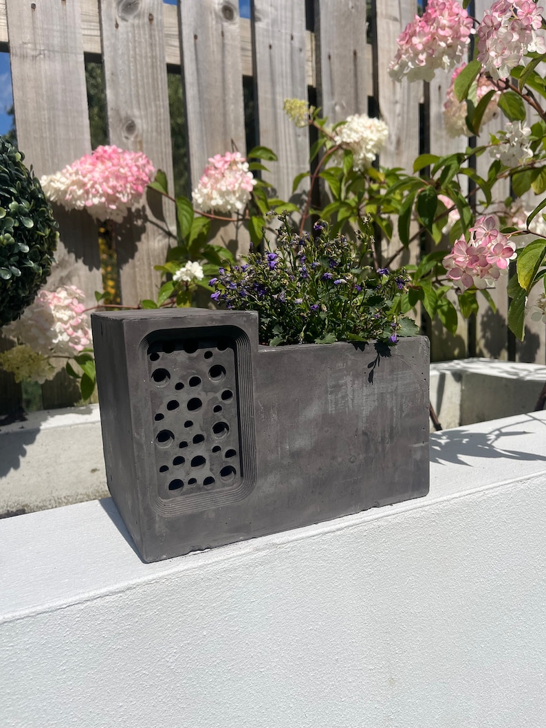 Bee Plantpot / Bee Building Brick | Eco Friendly | Bee House Concrete ...