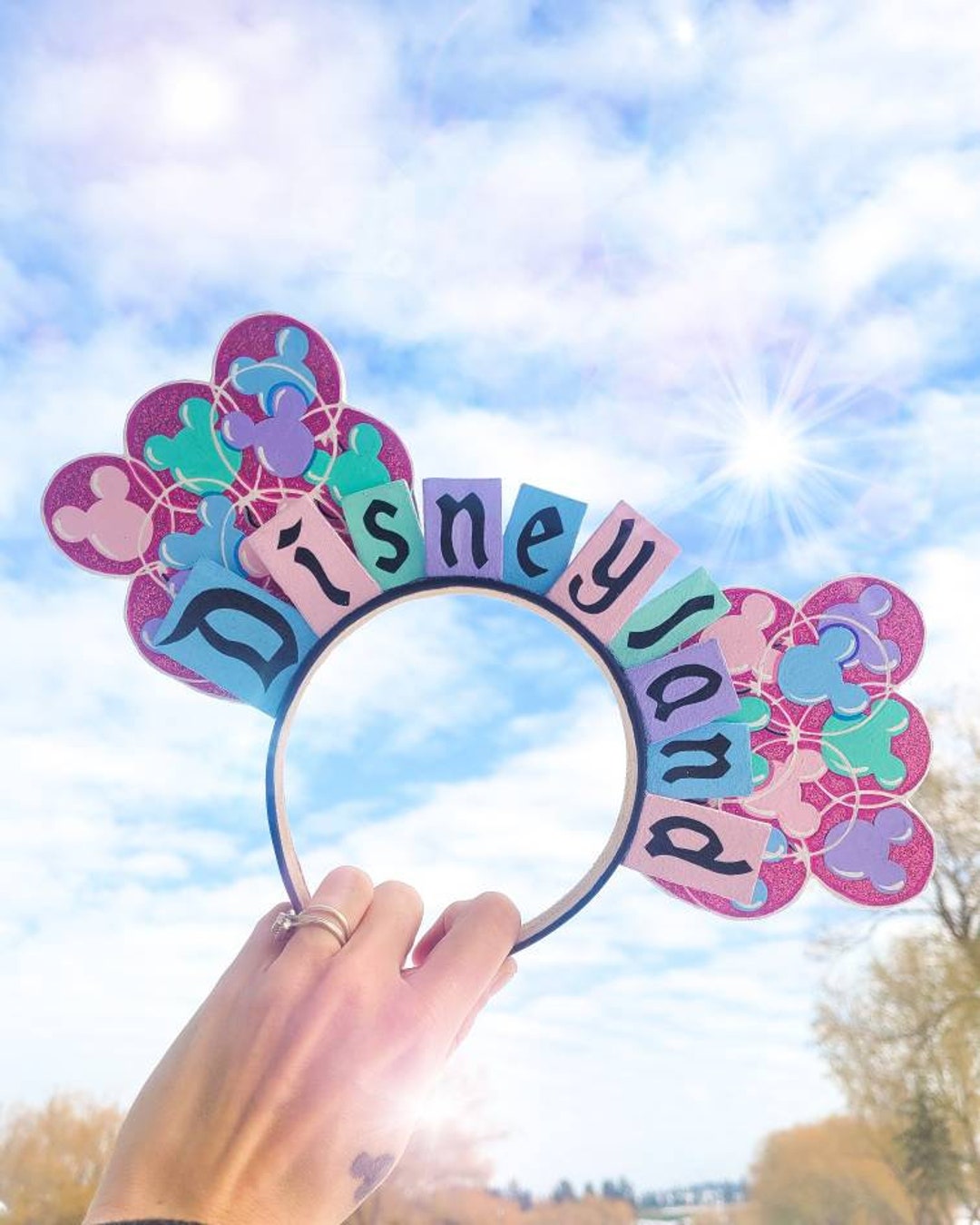 Orejas de globos y letreros pintadas a mano - Etsy España