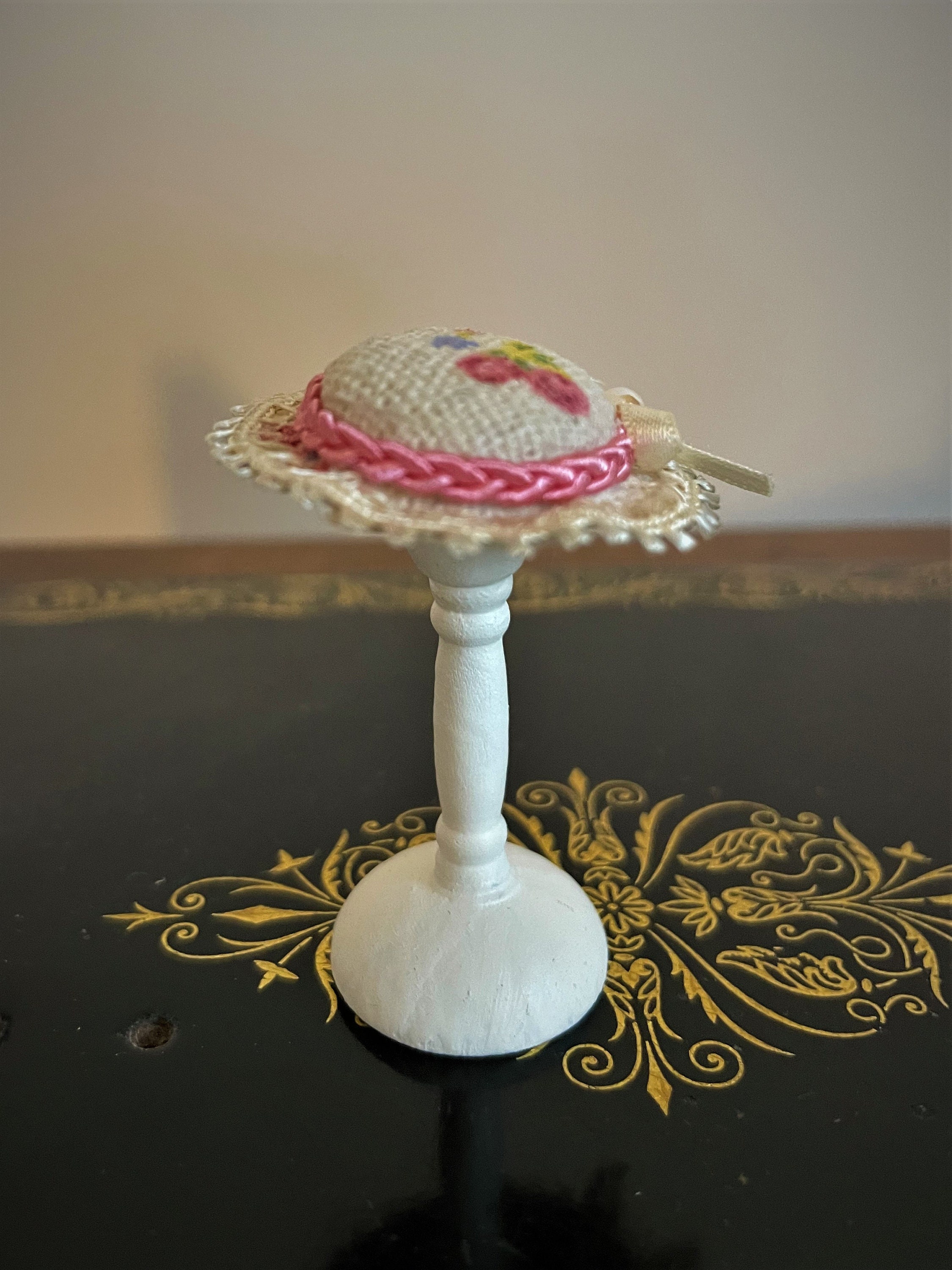Dolls & Miniatures Art & Collectibles Miniature hat Dolls house 1/12th ...