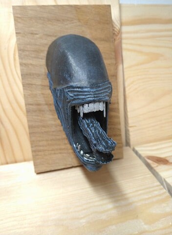 Alien xenomorph head wall mount on solid oak | Etsy