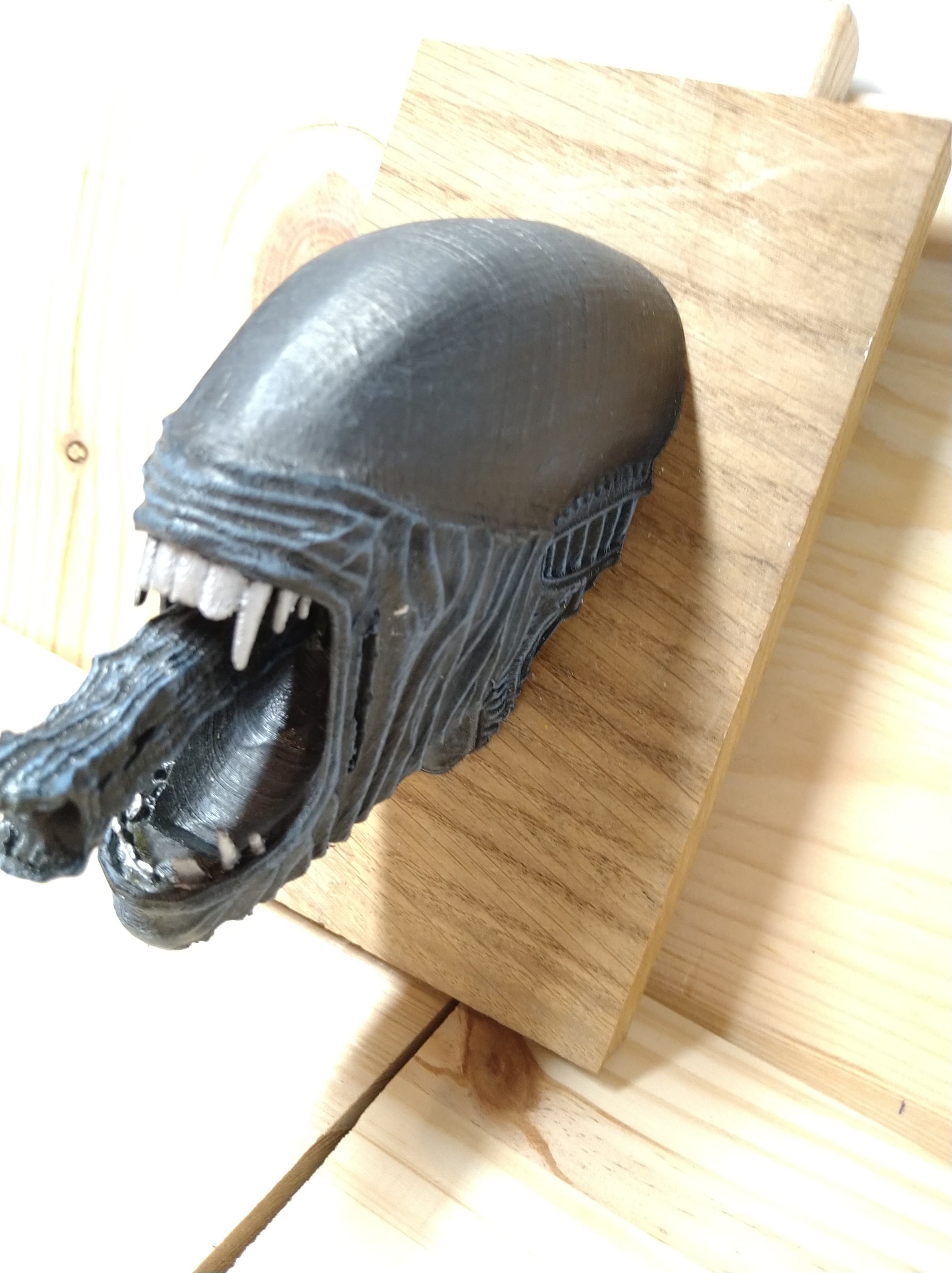 Alien xenomorph head wall mount on solid oak | Etsy
