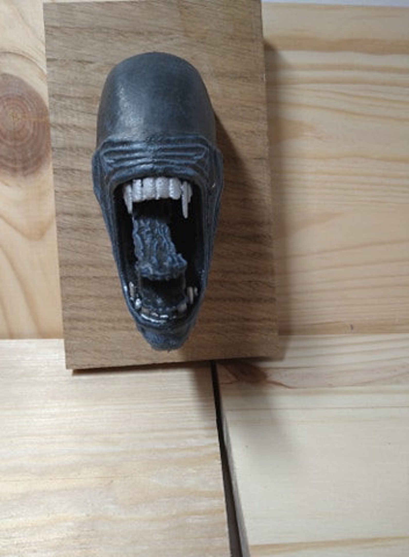 Alien xenomorph head wall mount on solid oak | Etsy