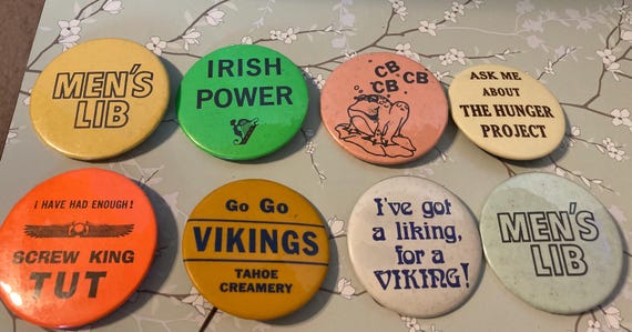Button / Pin ~ Vintage 1970's Collectible Pin Back Bu… - Gem