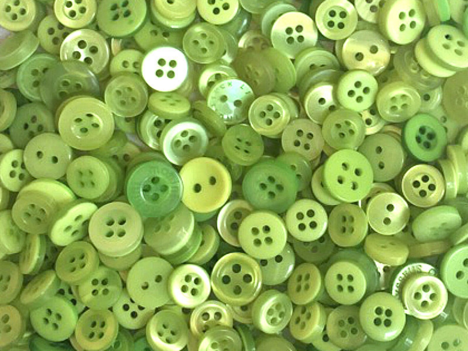 200 Small Green Buttons Mixed Tones Mixed Sizes Buttons - Etsy Canada