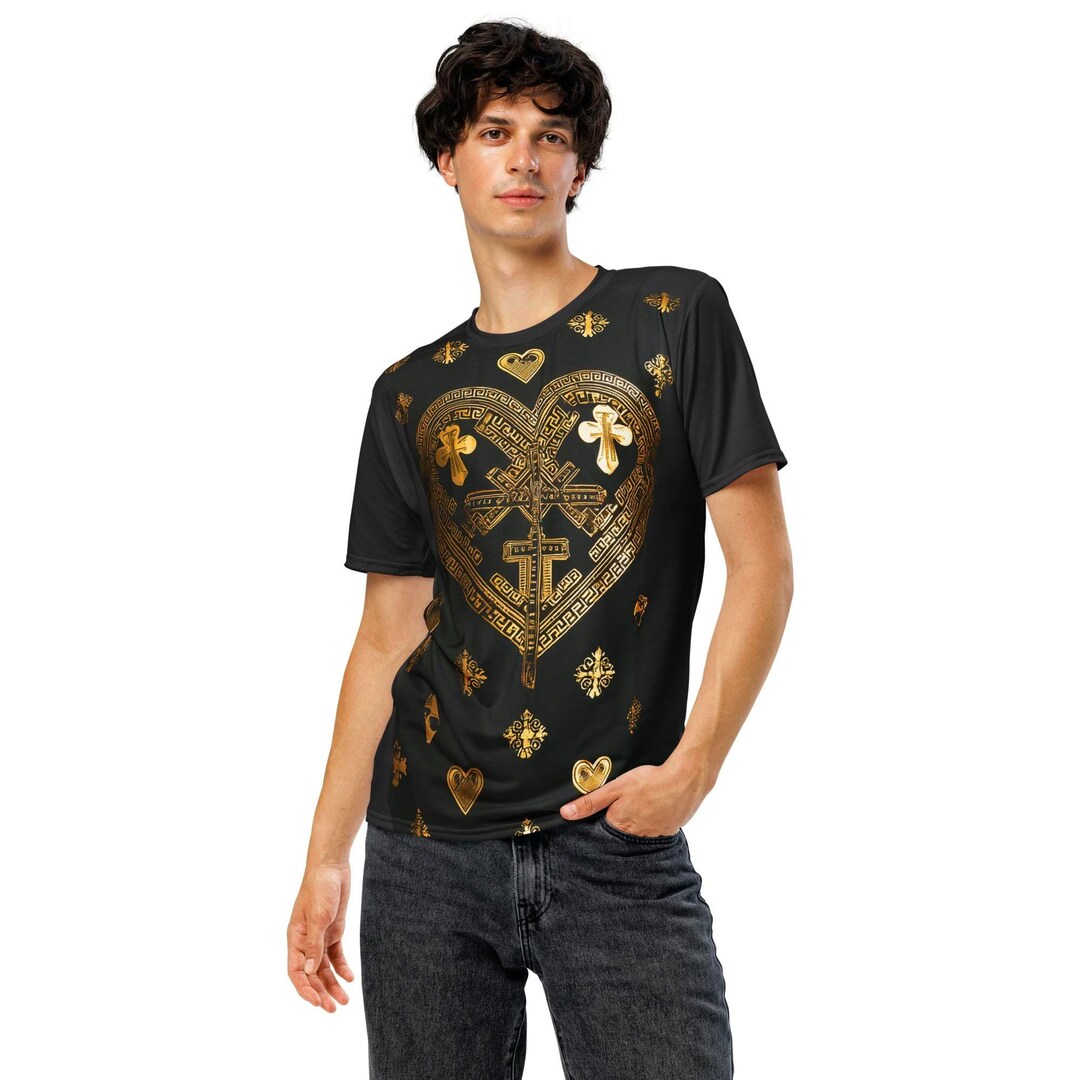 Golden Heart of Camelot - Men's T-shirt, Medieval Design, Knights, Coat ...