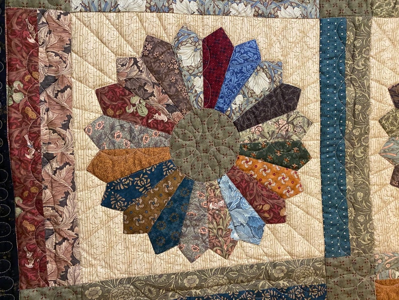 Dresden Plate Pieced and Applique Quilt - Etsy